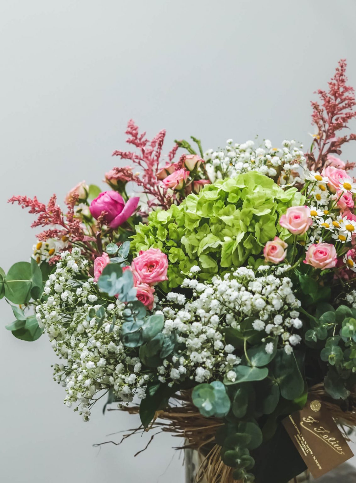 Búcaro con flores romántico - Floristería Feliu